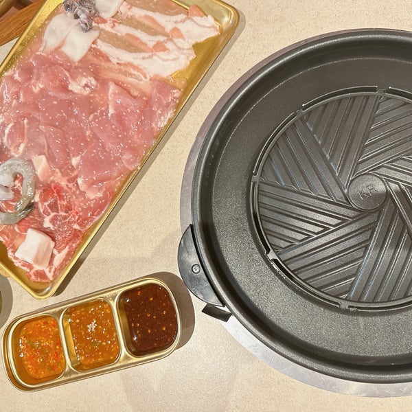 เฮ หมูกระทะ (Hey Mookrata) - 240 Soi Charoen Nakhon 10