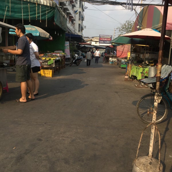 ตลาดวงศ์สว่าง (Wong Sawang Market) - Farmers Market