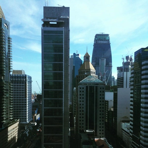 Photos at Hong Leong Building - Structure in Financial District