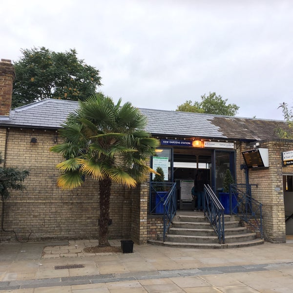 Photos at Kew Gardens Underground Station - Station App