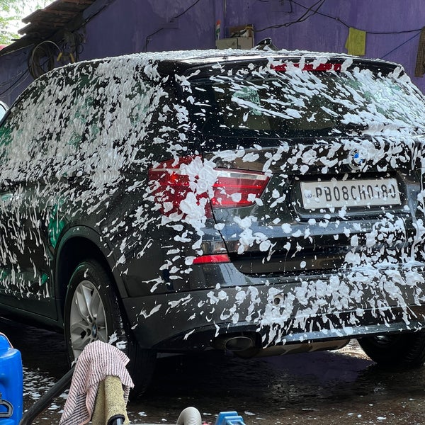 Maurice Garage - 1 visitor