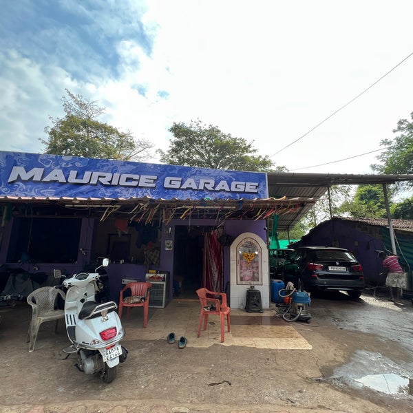 Maurice Garage - 1 visitor