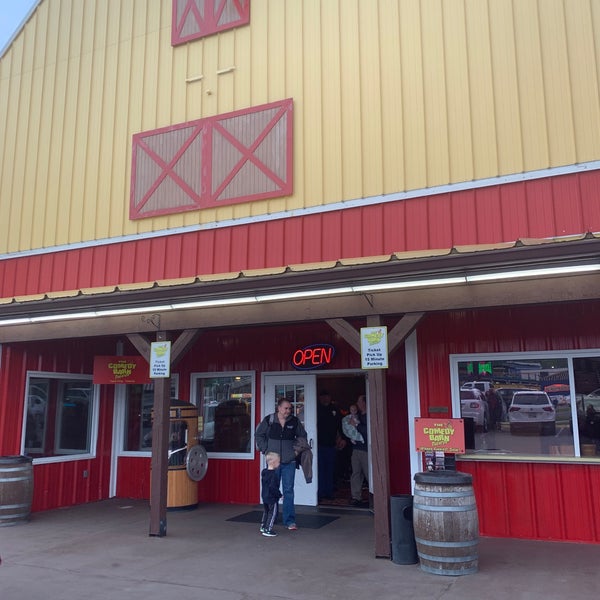 Comedy Barn Theater - 2775 Parkway