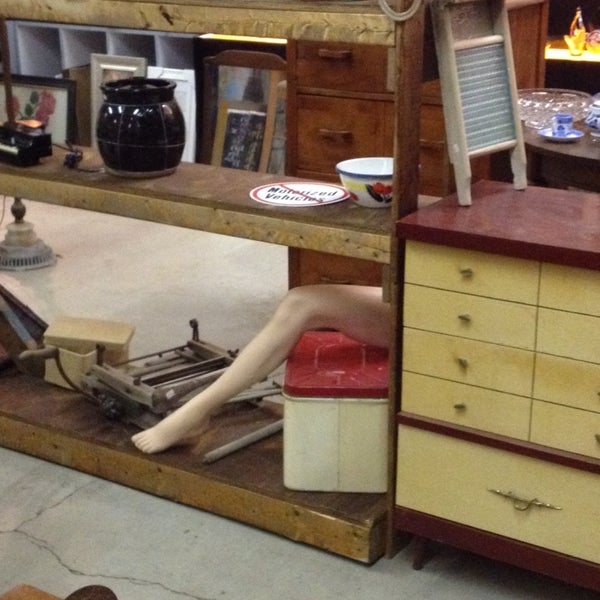 Pickers World Antique Market - Kingston, ON