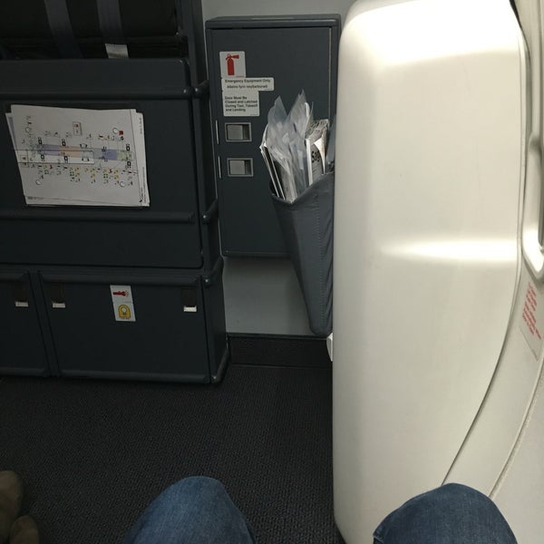 Gate B61 - Airport Gate in Newark