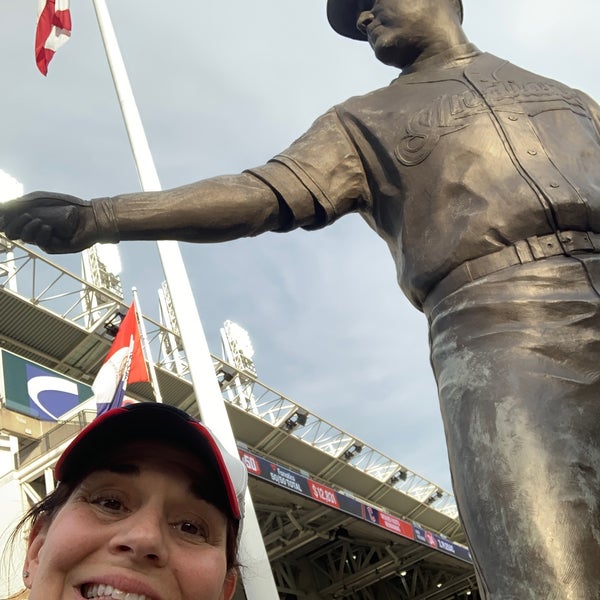 Jim Thome Statue