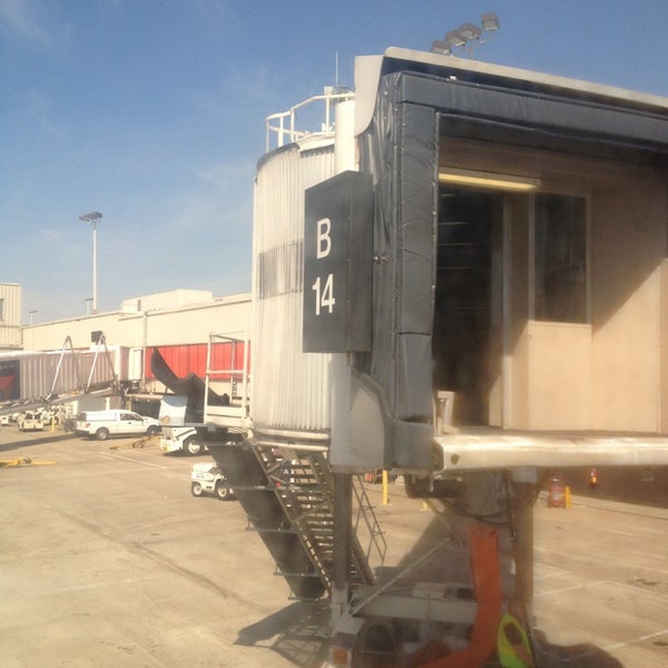 Gate B14 - Airport Gate