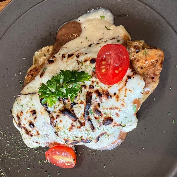 Verte Cafe - Café in Kecamatan Wonokromo