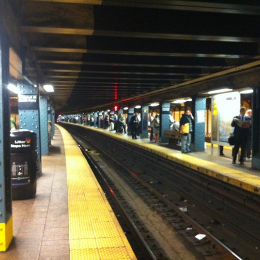 MTA Subway - Whitehall St (R/W) - Financial District - Whitehall St