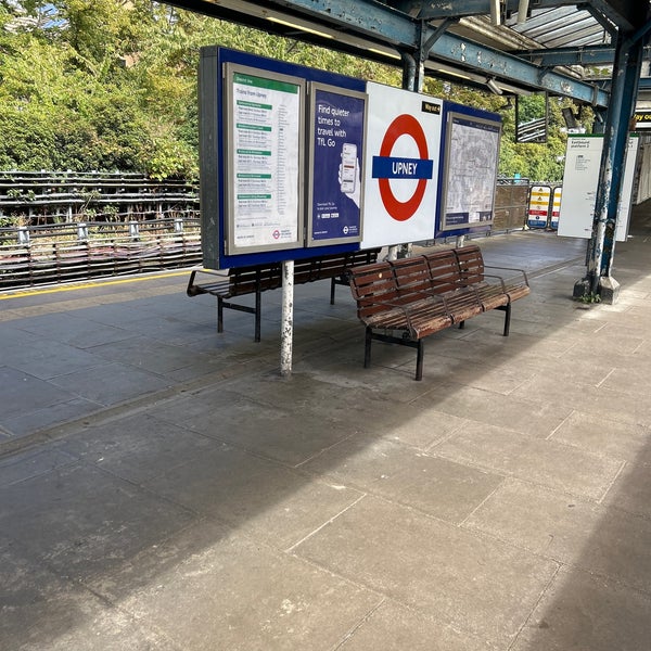 Upney London Underground Station - Metro Station in Barking
