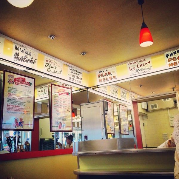 Alonzi's Harbour Bar - Ice Cream Parlor in Scarborough