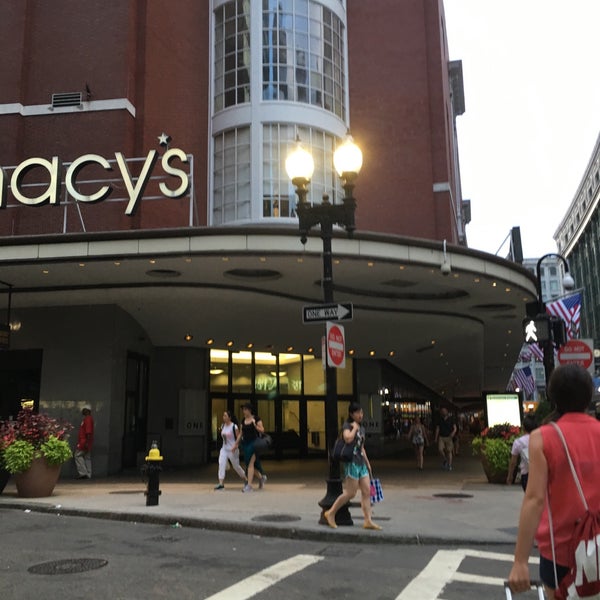 Macy's - Outlet Store in Downtown Boston