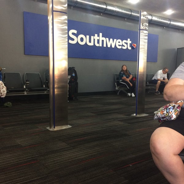 Photos at Gate A10 - Airport Gate in Newark Airport and Port Newark