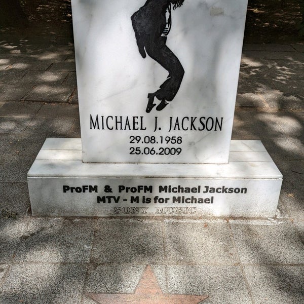 Michael Jackson monument - Bucharest'de Anıt Alanı
