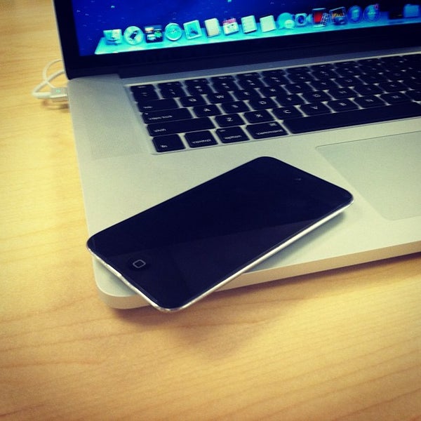 Photos at Apple Short Pump Town Center - Electronics Store