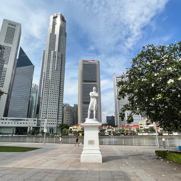 Sir Stamford Raffles Statue (Raffles' Landing Site) - Downtown Core - Parliament Lane
