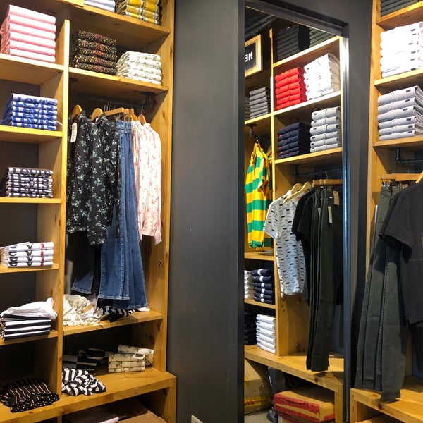 Levis store - Pulimoodu