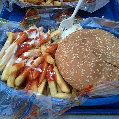 Costas Burger- Bay Plaza - 5 tips from 139 visitors