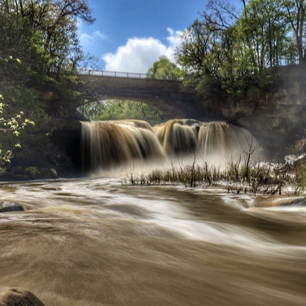 Cascade Park - West Waterfall - Hiking Trail in Elyria