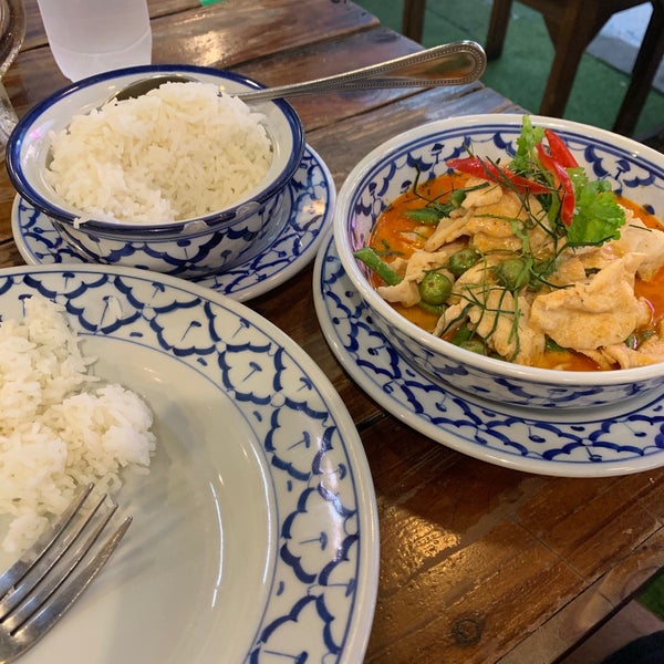 GLUR Bangkok Hostel & Coffee Bar - บางรัก - พระนคร, กรุงเทพมหานคร