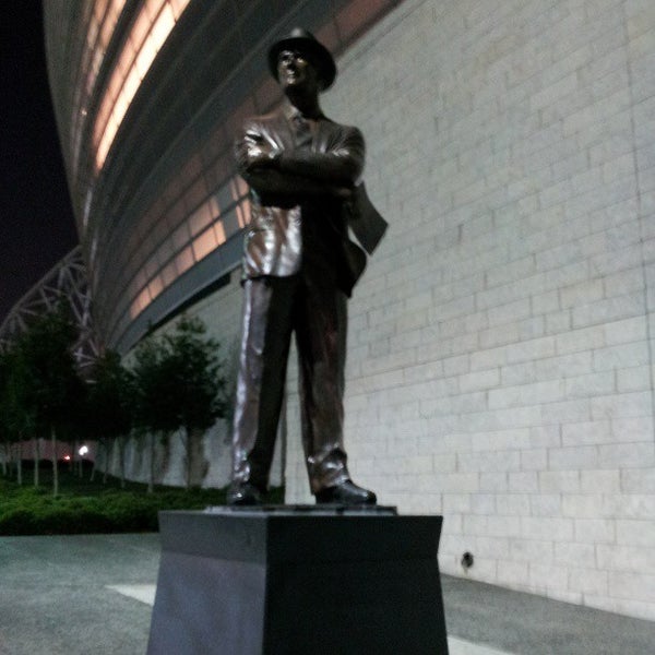 Tom Landry Statue - Sculpture Garden