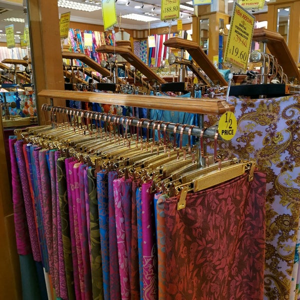 Nazmi Textile Mall, Serusop - 2 tips from 250 visitors