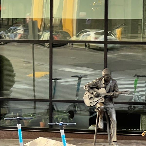 Chet Atkins Statue - Nashville, TN