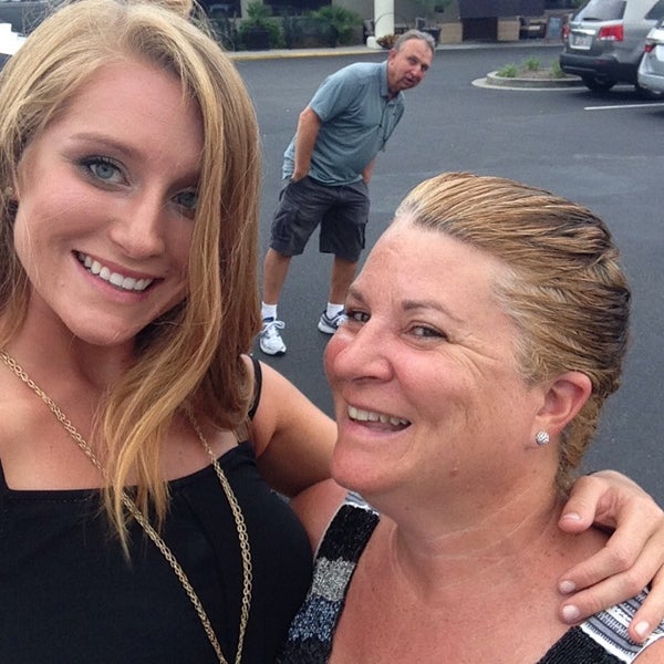 Elizabeth Pappas's Instagram, Twitter & Facebook on IDCrawl