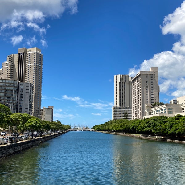 McCully/Ala Wai Bridge - Bridge in Honolulu