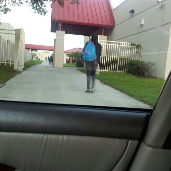 Colonial 9th Grade Center - High School