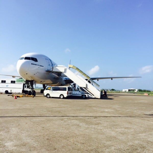 EK 653 MLE to DXB - Plane in Hulhule