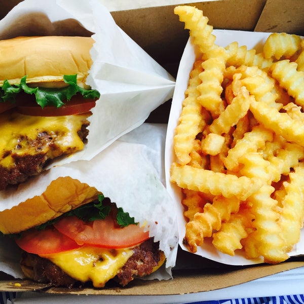 Shake Shack - Near North Side - 66 E Ohio St