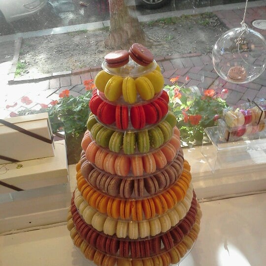 Macaron Bee - Dessert Shop in Washington