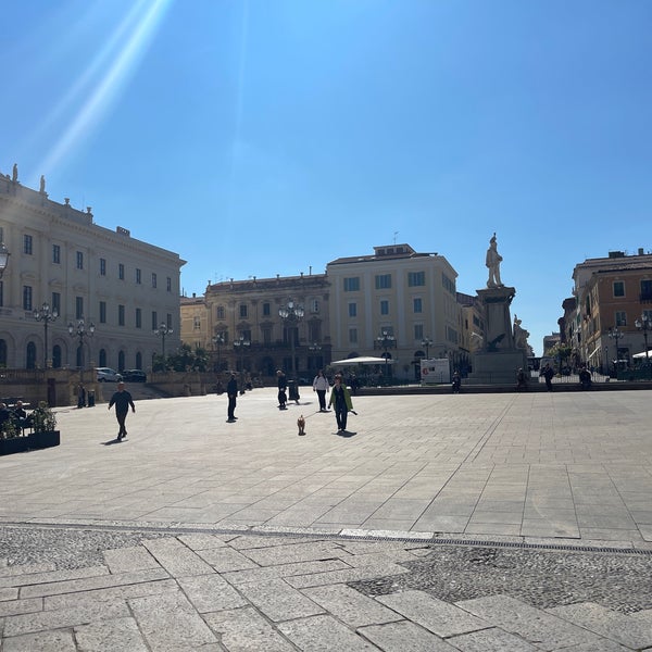 Piazza D'Italia - Plaza