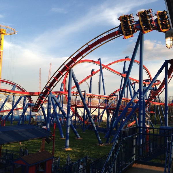 Superman Ultimate Flight Roller Coaster