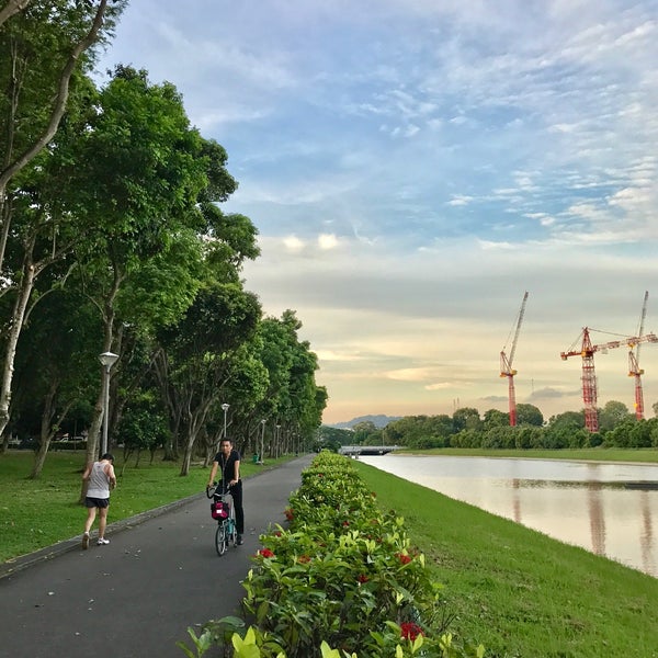 Pandan Gardens Park Connector - Hiking Trail in Singapore