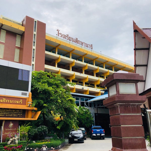 โรงเรียนศึกษานารี (Suksanari School) - 176 Prajadhipok Rd