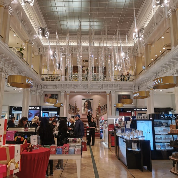Douglas - Cosmetics Store in Kärntner Viertel