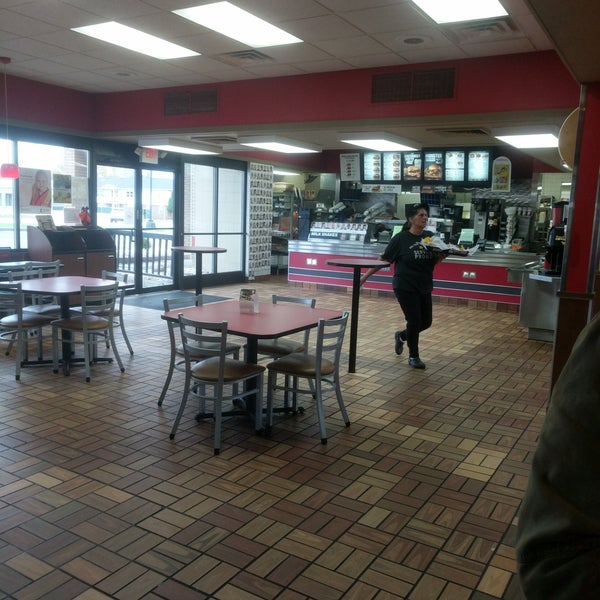 Hardee's - Fast Food Restaurant
