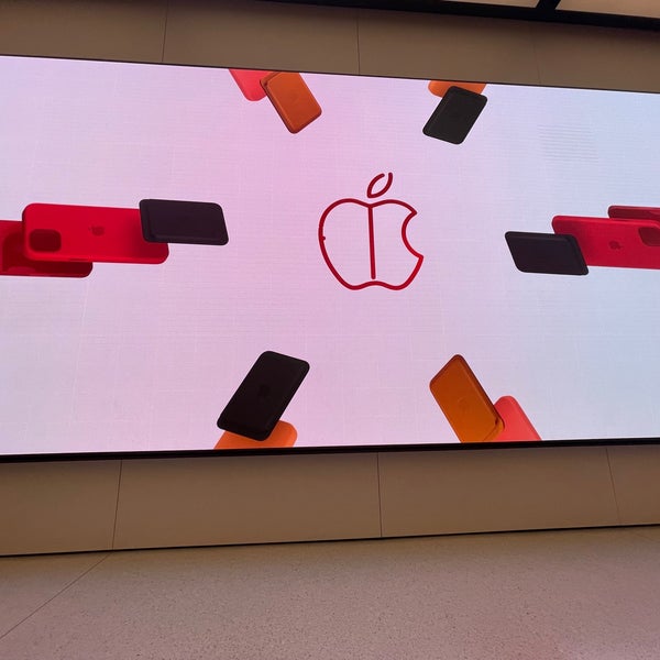 Apple Stoneridge Mall - Pleasanton, CA