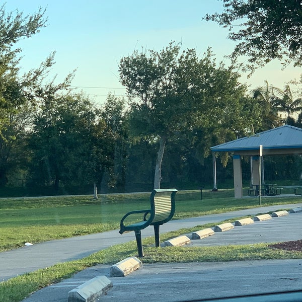 Roscoe Warren Muncipal Park - Palm Dr