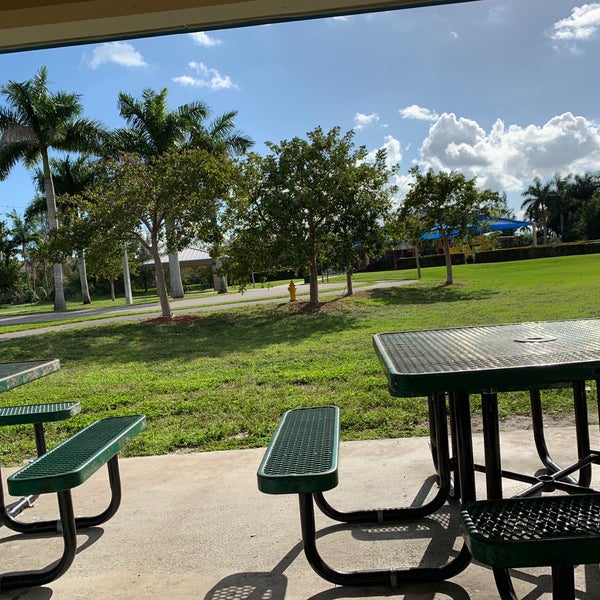 Roscoe Warren Muncipal Park - Palm Dr