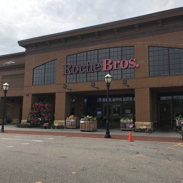 Roche Bros Supermarket - 1100 Union St