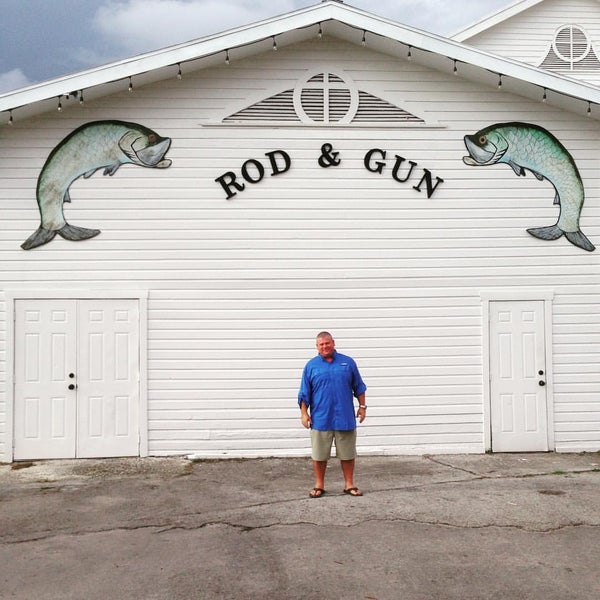 Rod and Gun Club - Lounge in Everglades City