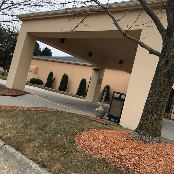 Courtyard By Marriott - 10 tips from 621 visitors