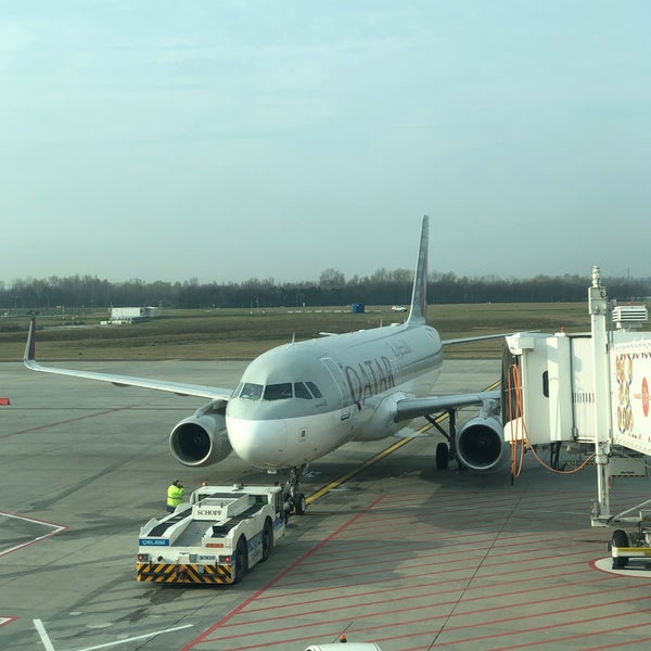 Gate B11 - 2 tips from 781 visitors