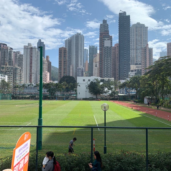 Victoria Park / Causeway Road Bus Stop 維多利亞公園／高士威道巴士站 - 290 visitors