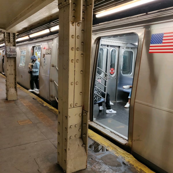 Photos at MTA Subway - 4th Ave/9th St (F/G/R) - Metro Station in Gowanus