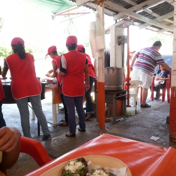 Tlacoyos De Alberjon - Taco Restaurant