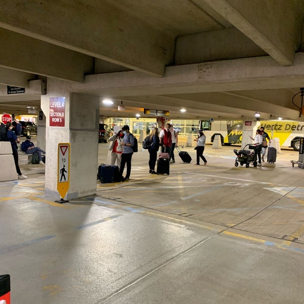 DTW Rideshare Waiting Area - 1 tip from 354 visitors